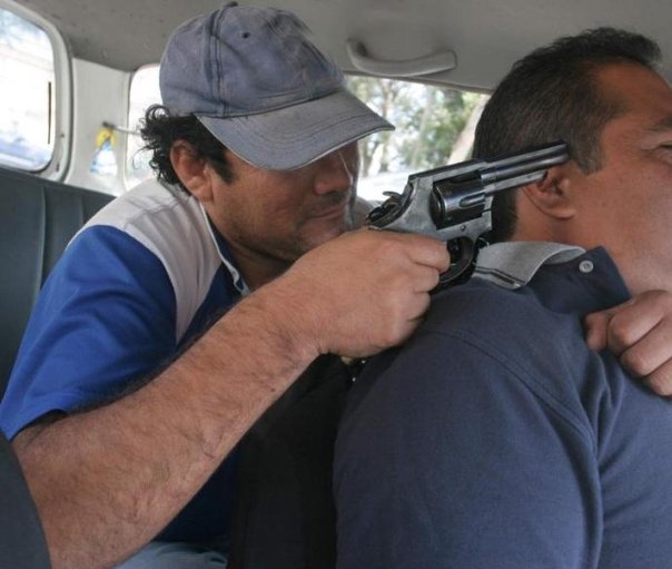2 Minicomentarios Violencia Y El Derecho A La Portación De Armas La